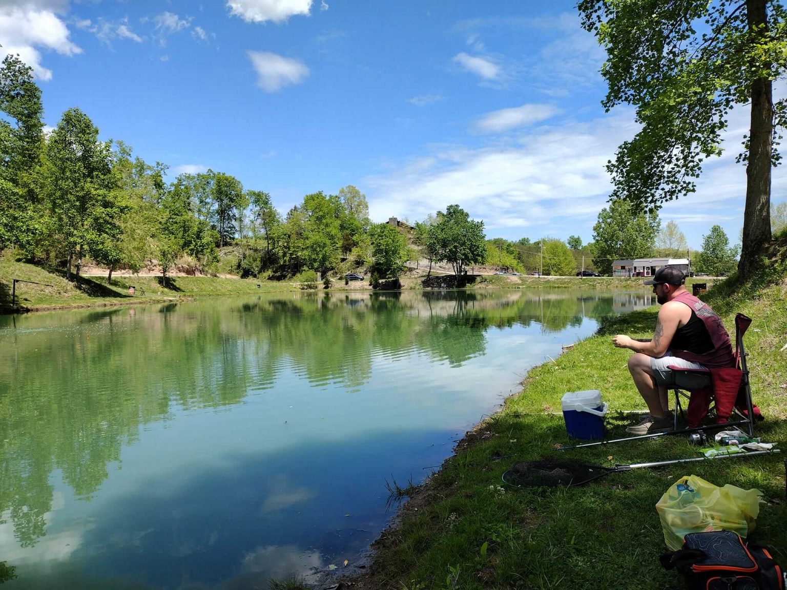 Ray's Hog Holler Pay Lake – Fishing pond in Kentucky